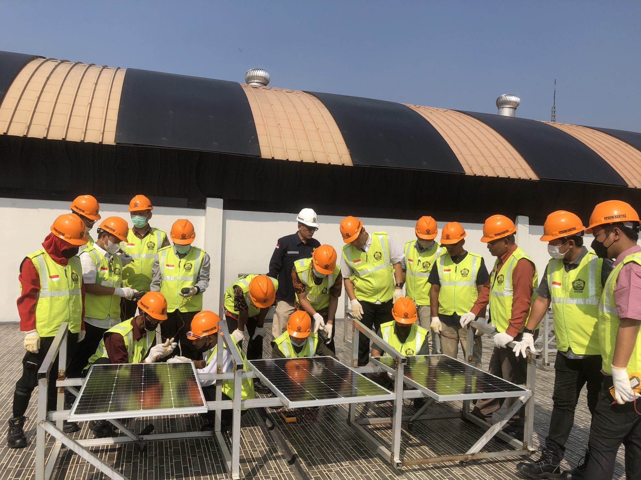 Mitra Hijau | Program Pelatihan Pengoperasian dan Pemeliharaan PLTS Atap
